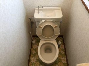 TOTOのS517のトイレタンク内で水漏れしている症状の修理作業をしてきました【尼崎市でのトイレ水漏れ修理】| トイレつまり・水漏れ・水道トラブル即日修理業者｜尼崎市のレオンメンテナンス